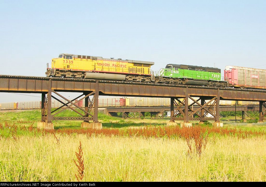 UP 7335 and HLCX 7233